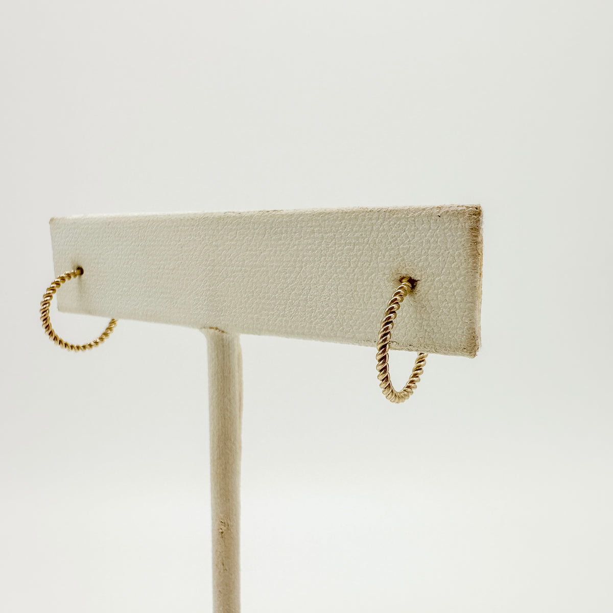 Maddie Twisted Rope Hoop Earrings – essbe